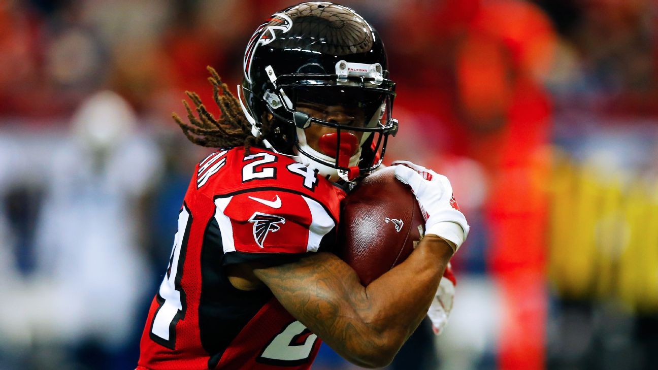 Falcons RB Devonta Freeman knocked out of game with ankle injury - ESPN