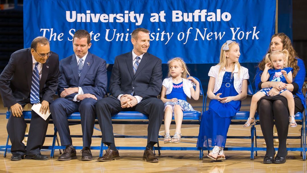 Buffalo Bulls Nate Oats coaching first season while supporting wife Crystal