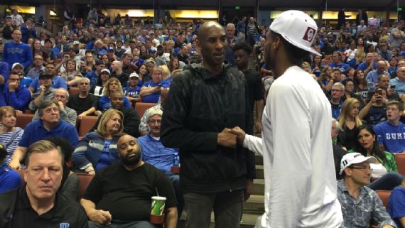 Kobe Bryant, Buddy Hield share a moment during the Duke-Oregon game