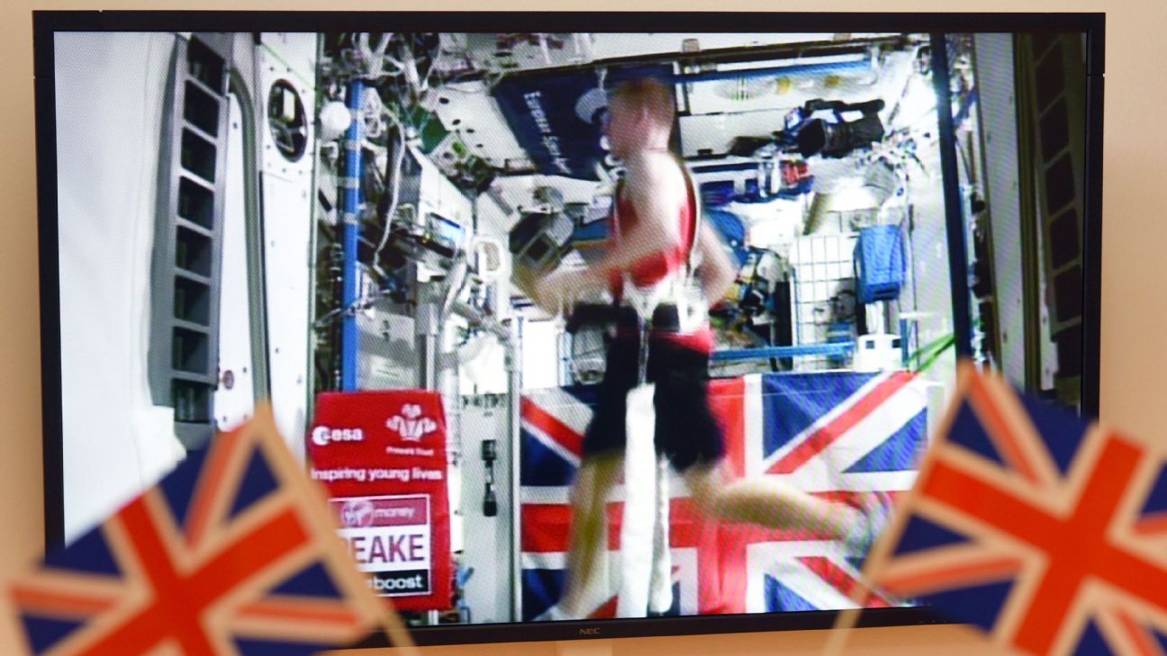 UK astronaut Tim Peake runs marathon aboard space station - ESPN