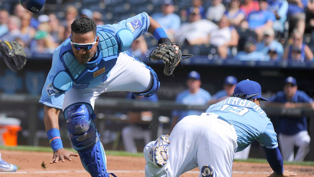 Kansas City Royals catcher Salvador Perez out 7-10 days - ESPN