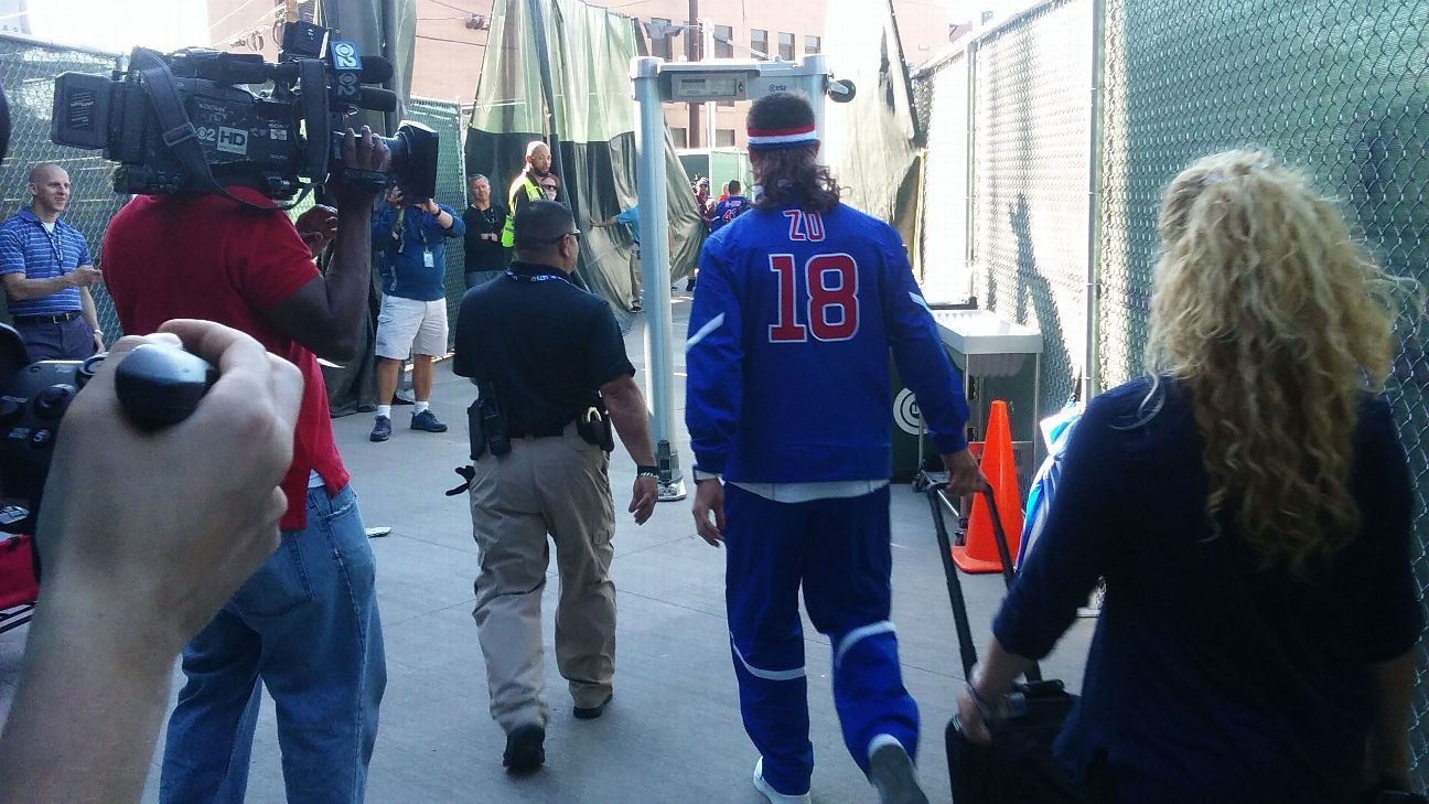 Photos: Chicago Cubs hit the road in NBA-inspired tracksuits - ESPN ...