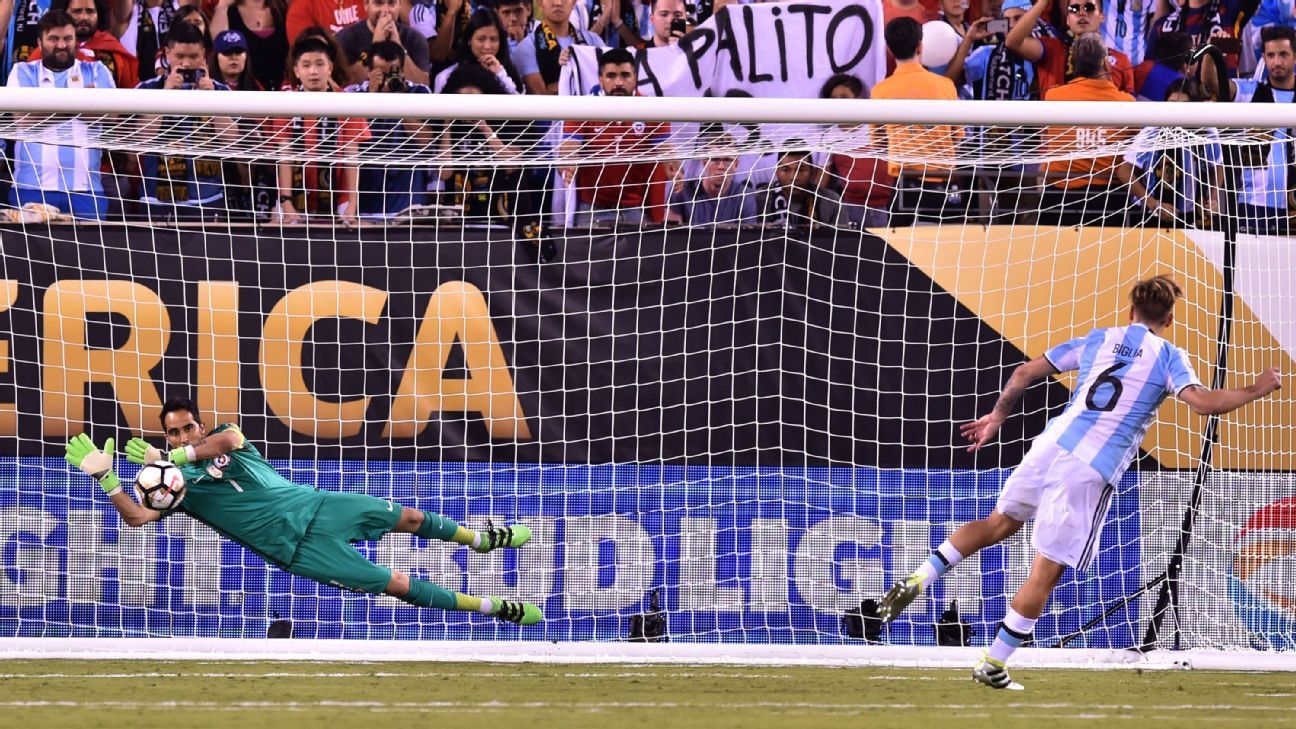 Lionel Messi never has a bad moment - Chile's Claudio Bravo - ESPN