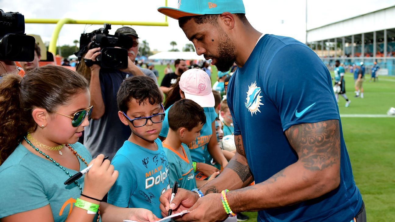 New Miami Dolphins RB Arian Foster flashes in first practice - ESPN ...