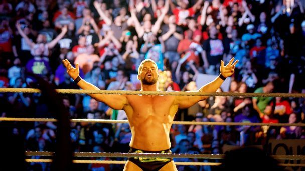 Dura defensa de Bobby Rude ante Itami en Takeover: Chicago - ESPN