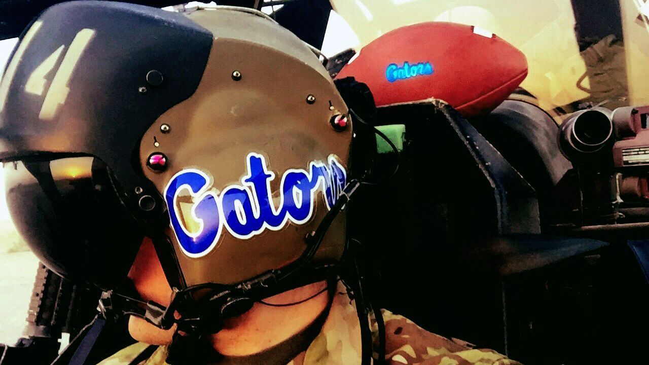 Air Force helicopter pilot brings his Florida Gators gear in the air - ESPN