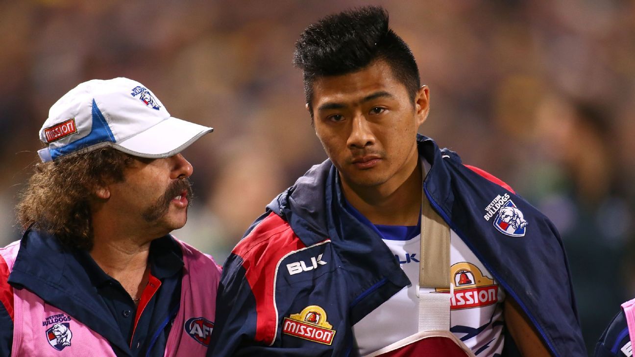 Western Bulldogs Lin Jong in tears after shoulder injury - ESPN