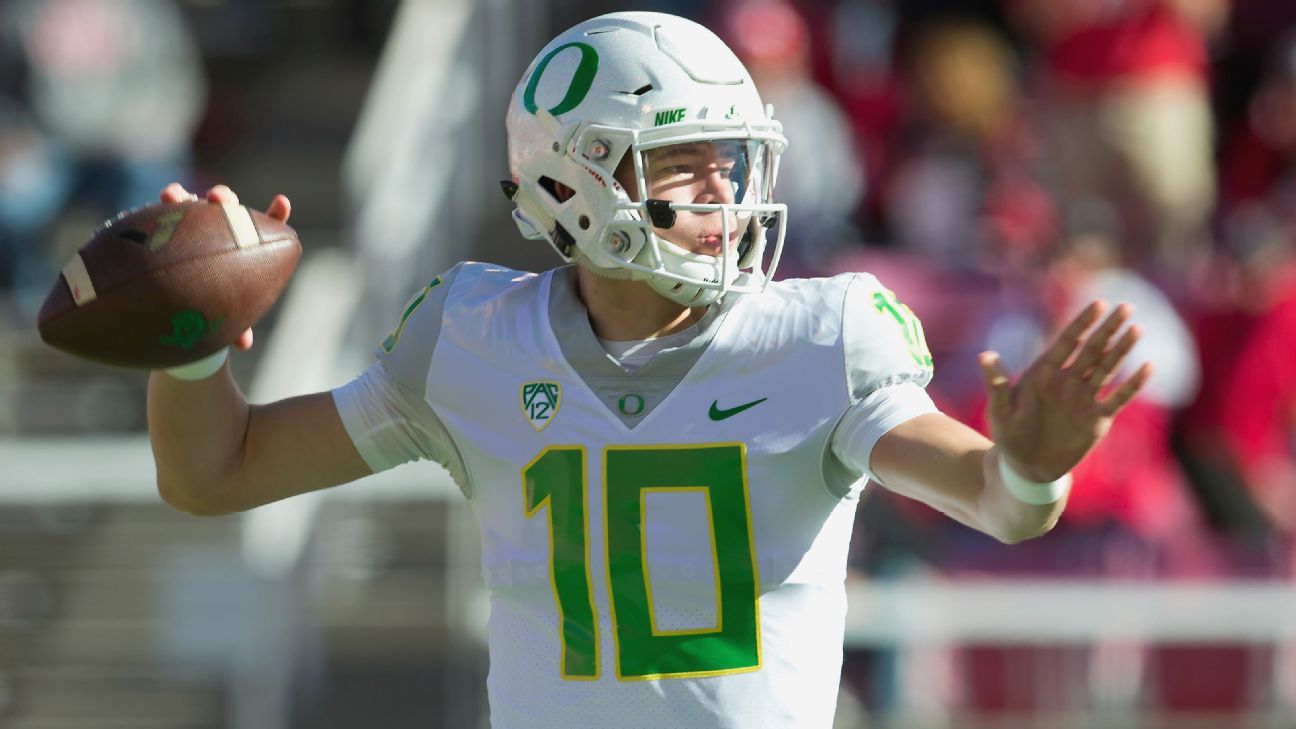 Justin Herbert, quarterback for Oregon Ducks, out with fractured ...