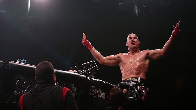 Tito Ortiz submits Chael Sonnen in final fight at Bellator 170 -- MMA ...