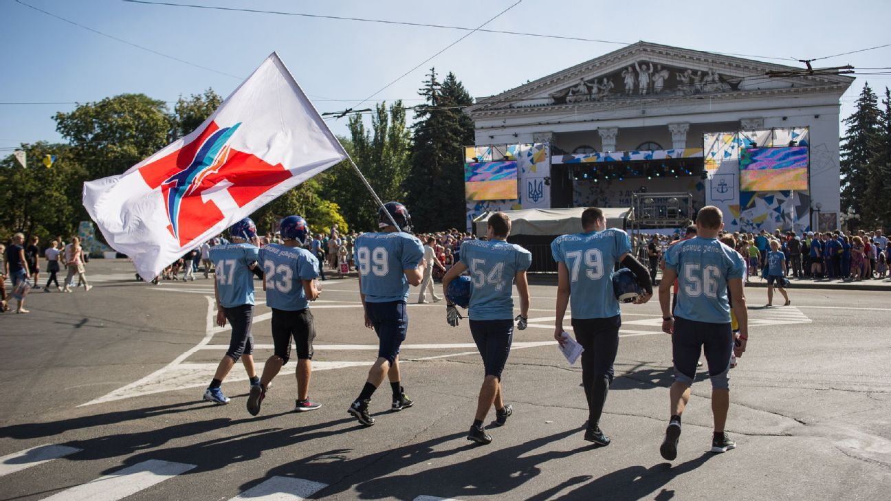 Ukraine's gridiron, a Wildcat's courage and 'Slap Shot' turns 40 - ESPN