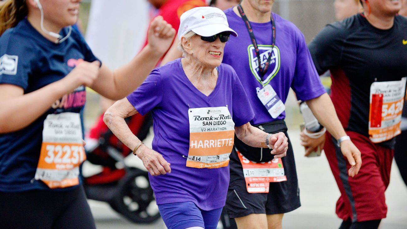 94-year-old Harriette Thompson oldest woman to run half-marathon - ESPN