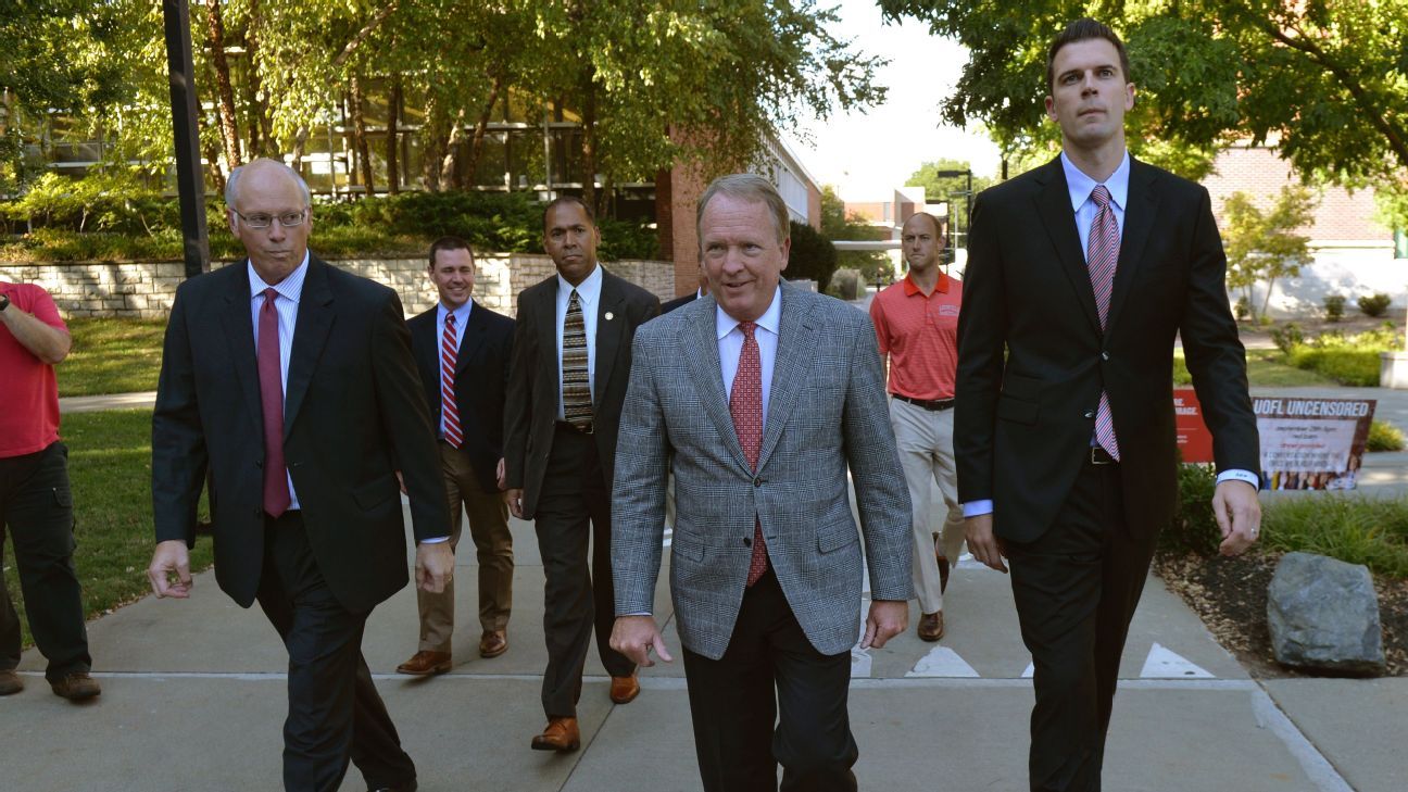 David Padgett hired as interim head coach for Louisville Cardinals - ESPN