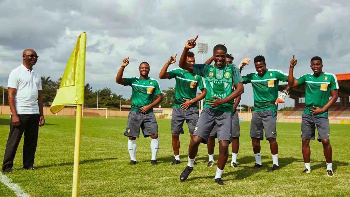 Camerún, quien no estará en el Mundial presentó llamativo uniforme - ESPN