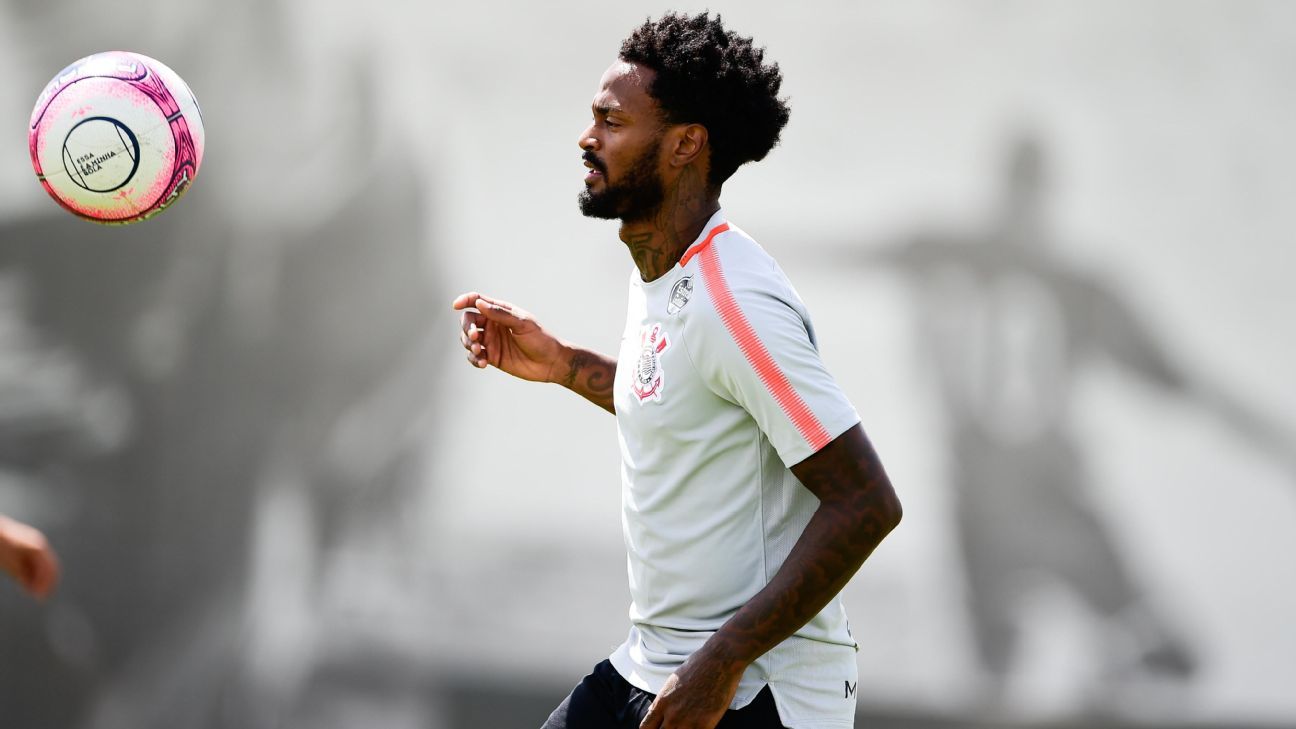 Renê Júnior corre no gramado e se aproxima de retorno no Corinthians - ESPN