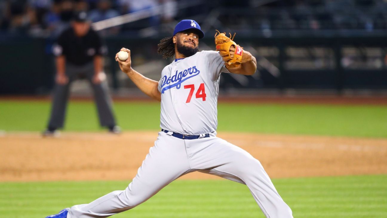 Los Angeles Dodgers' Dave Roberts 'absolutely not' wavering on using ...