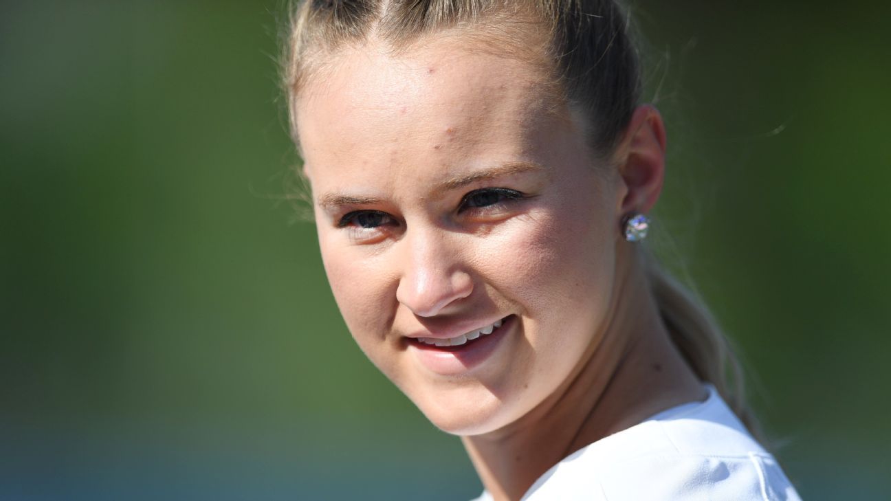 Jessica Mendoza Q&A with Florida Gators star softball pitcher Kelly ...