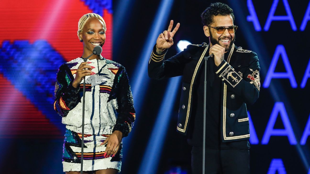 PSG's Dani Alves appears at Brazil's MTV awards dressed as sharp as ...