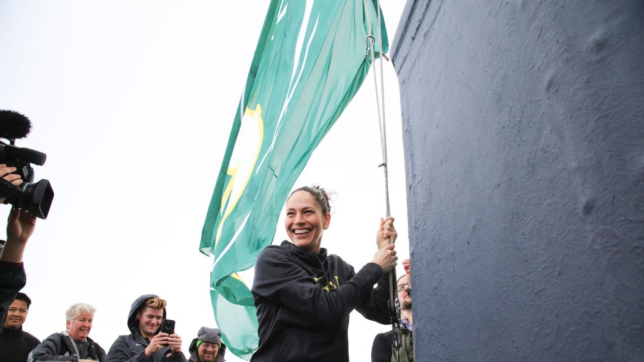 Seattle Storm, fans celebrate third WNBA title with parade through city ...