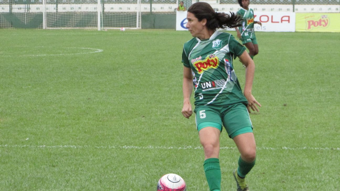 'Faz-tudo' no Rio Preto, dona de escolinha para meninas e multicampeã ...