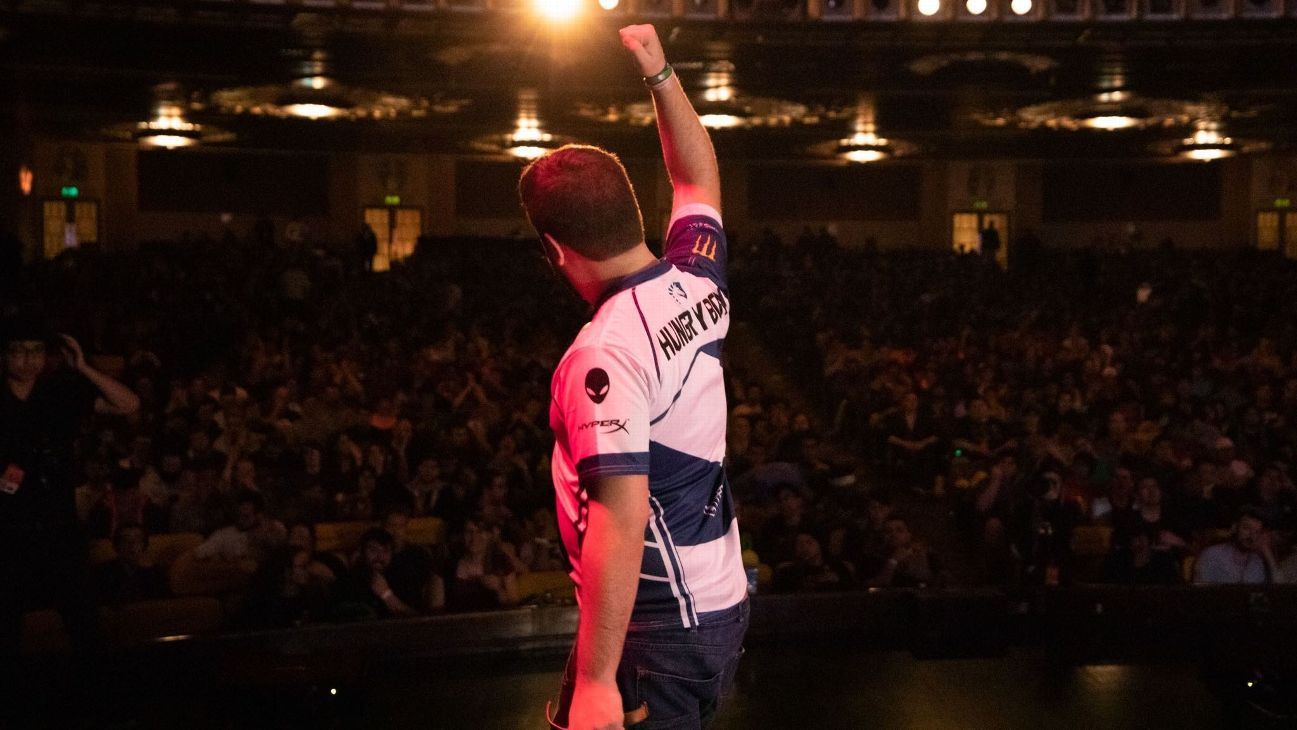 Hungrybox blocks out hatred to win Smash Melee competition at Genesis 6 ...