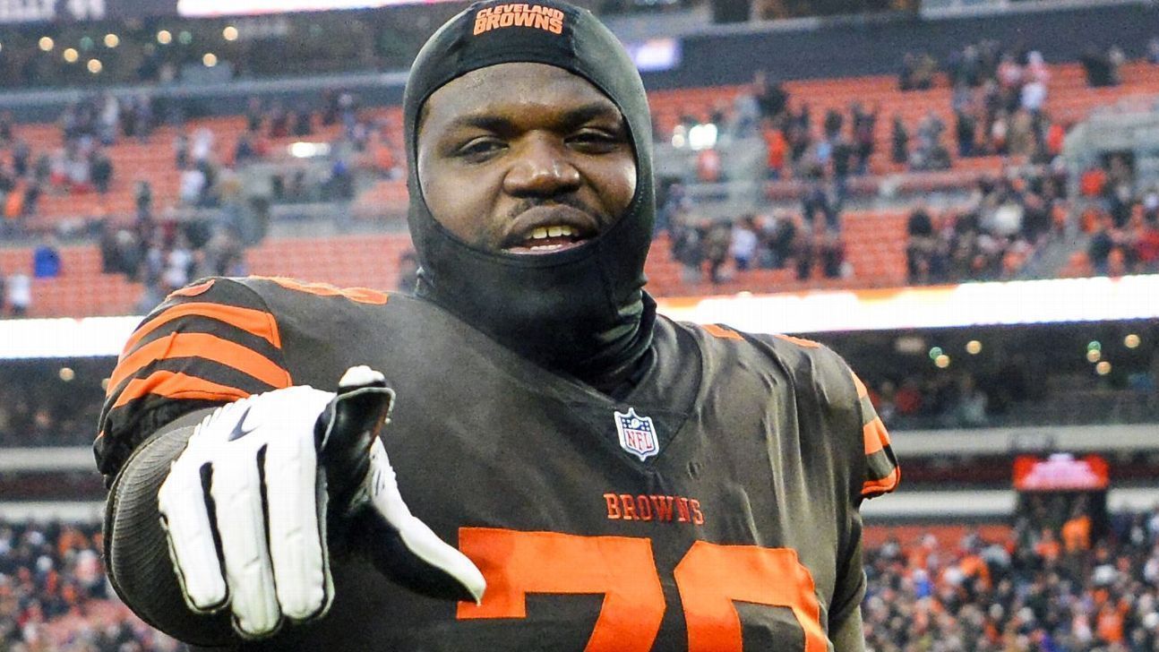 El liniero ofensivo Greg Robinson firmó de nuevo con los Cleveland ...