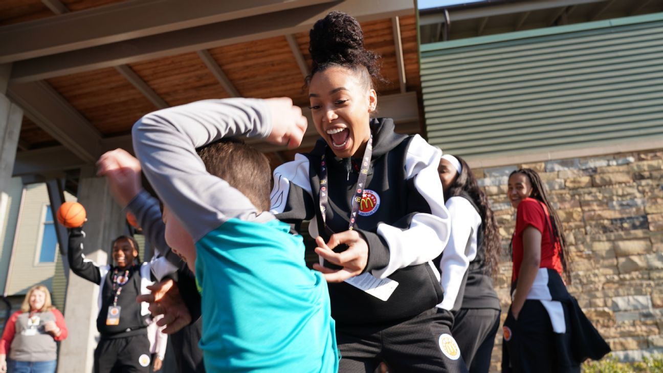 The bun, banter and beau of McDonald's All American Jaden Owens - ESPN