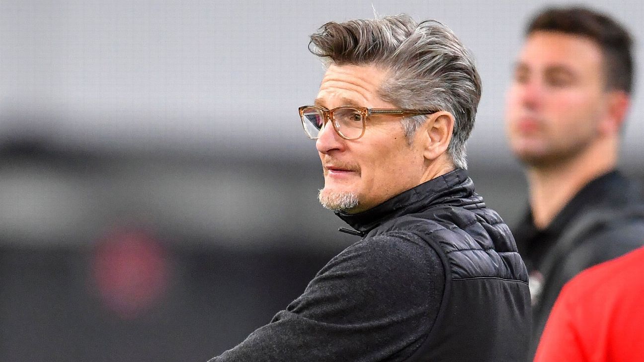 How do the Falcons conduct a private prospect workout? GM Thomas ...