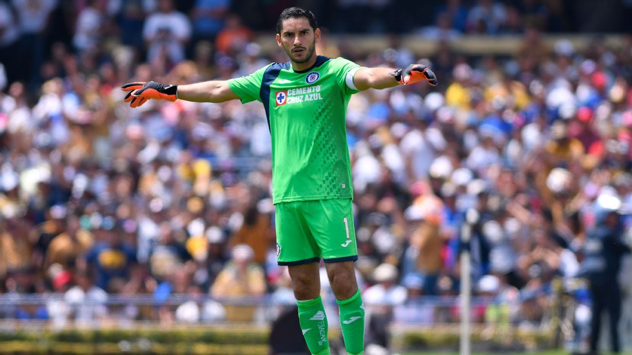 Jesús Corona, 40 años, vitrinas llenas, pero un gran vacío - ESPN