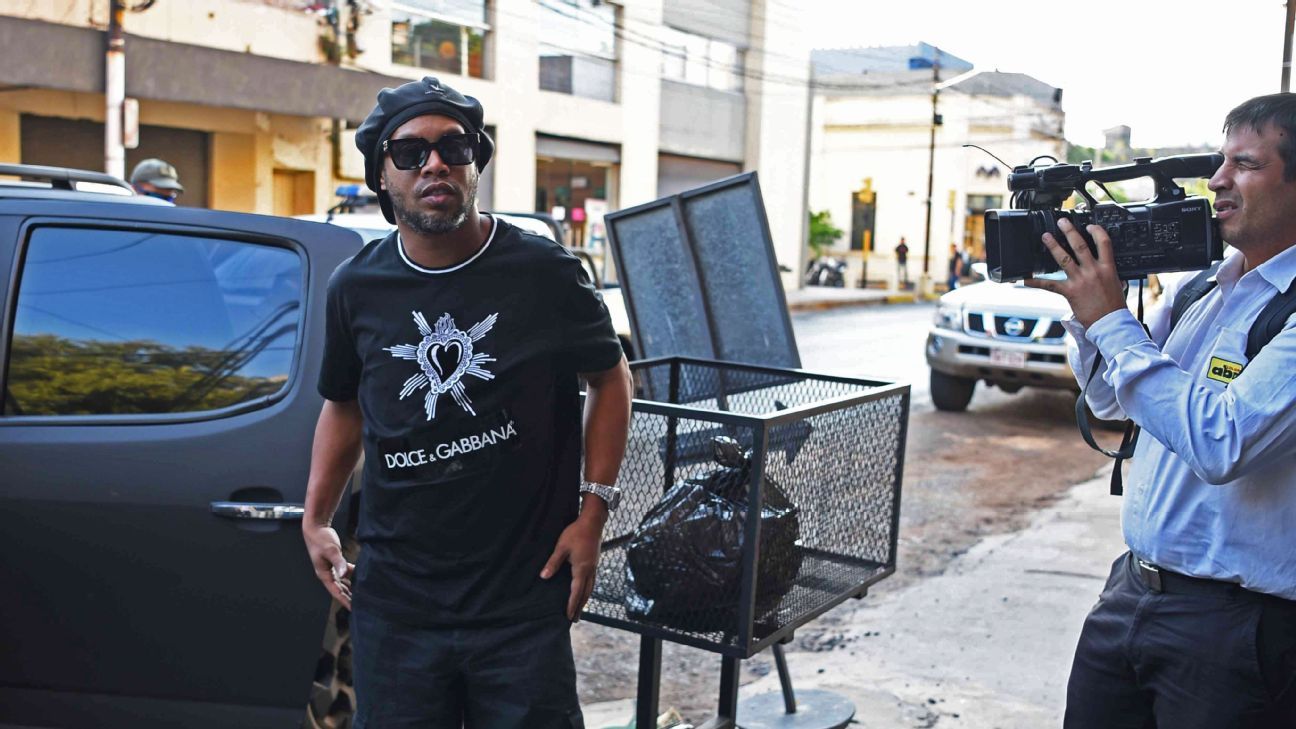 Ronaldinho remains in jail, being investigated for other crimes - ESPN