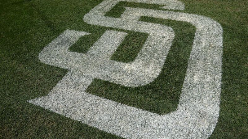 Padres, cerca de ser comprados por el boricua José E. Feliciano - ESPN