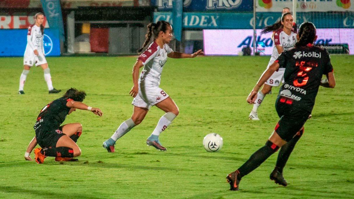 Dos golazos en el fútbol femenino de Costa Rica le dan la vuelta al mundo - ESPN