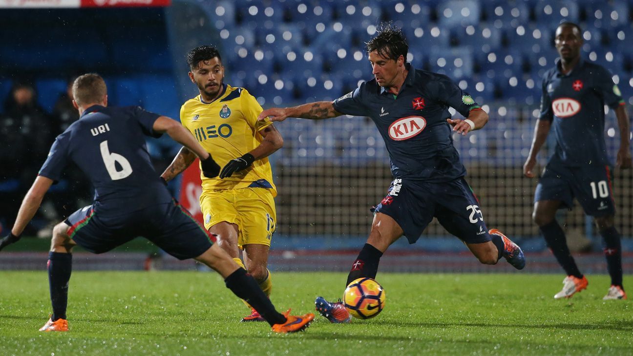 Tecatito fue la pesadilla de Osama Rashid en Portugal - ESPN