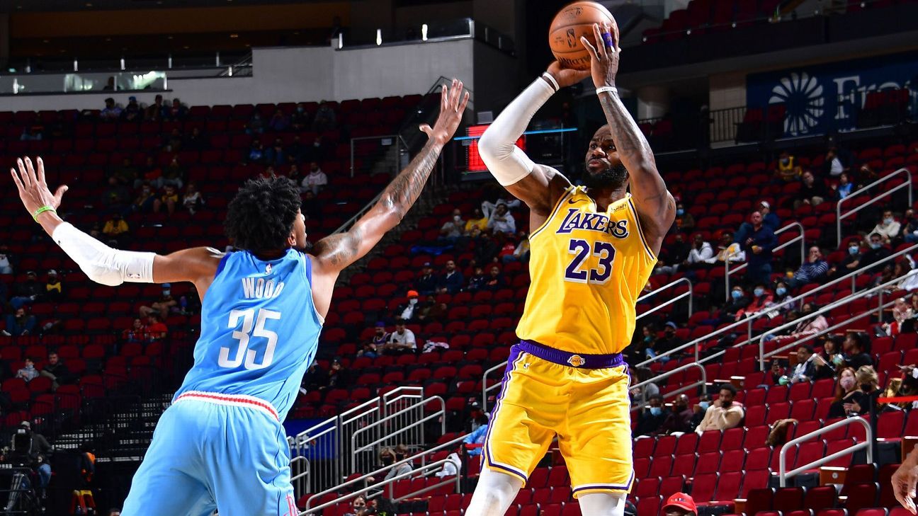 LeBron James channels his inner Steph Curry, hits ridiculous 3-pointer ...