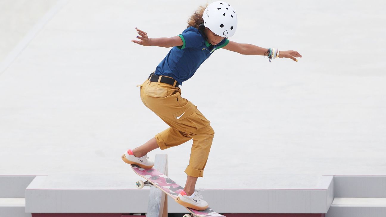 Olimpíadas: Rayssa Leal fica com a prata no skate street e é medalhista mais jovem da história ...