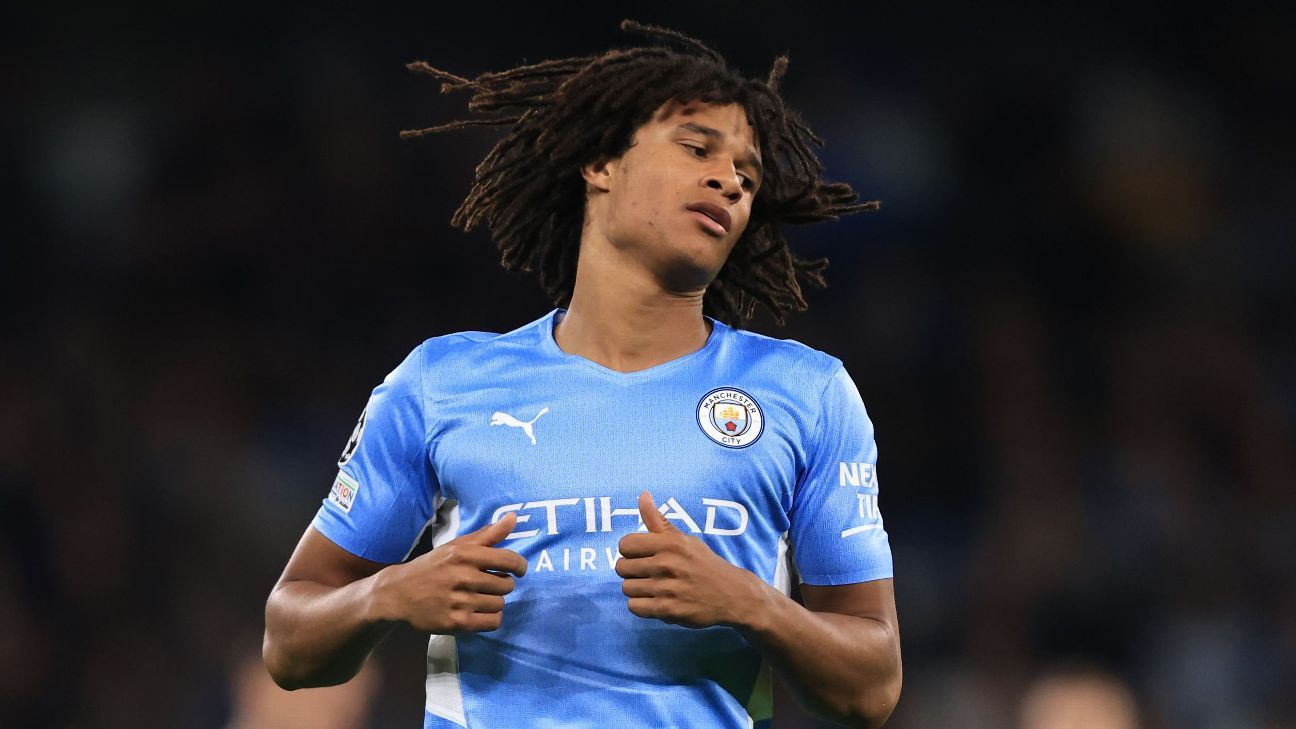 Manchester City: Aké perde o pai minutos após marcar primeiro gol na ...