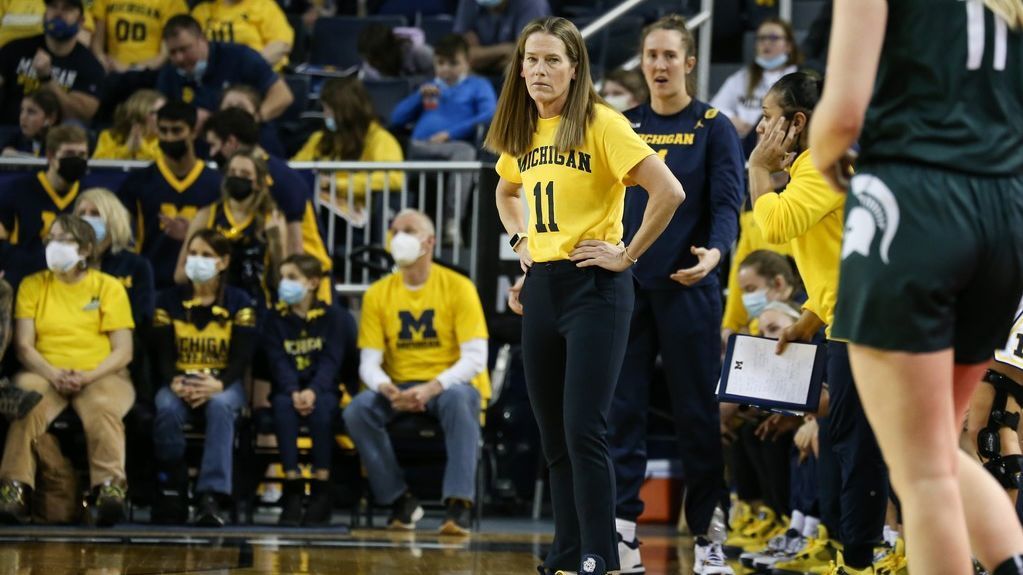 Michigan Wolverines women's basketball coach Kim Barnes Arico ...