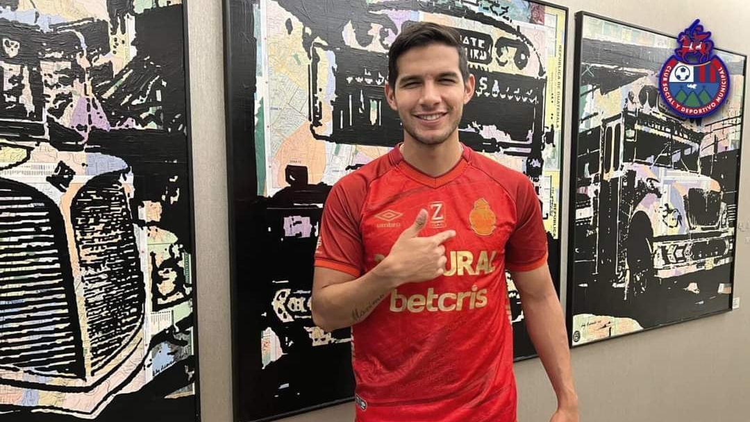Jesús López vestido de rojo: "No vengo de vacaciones, ni a estancar mi ...