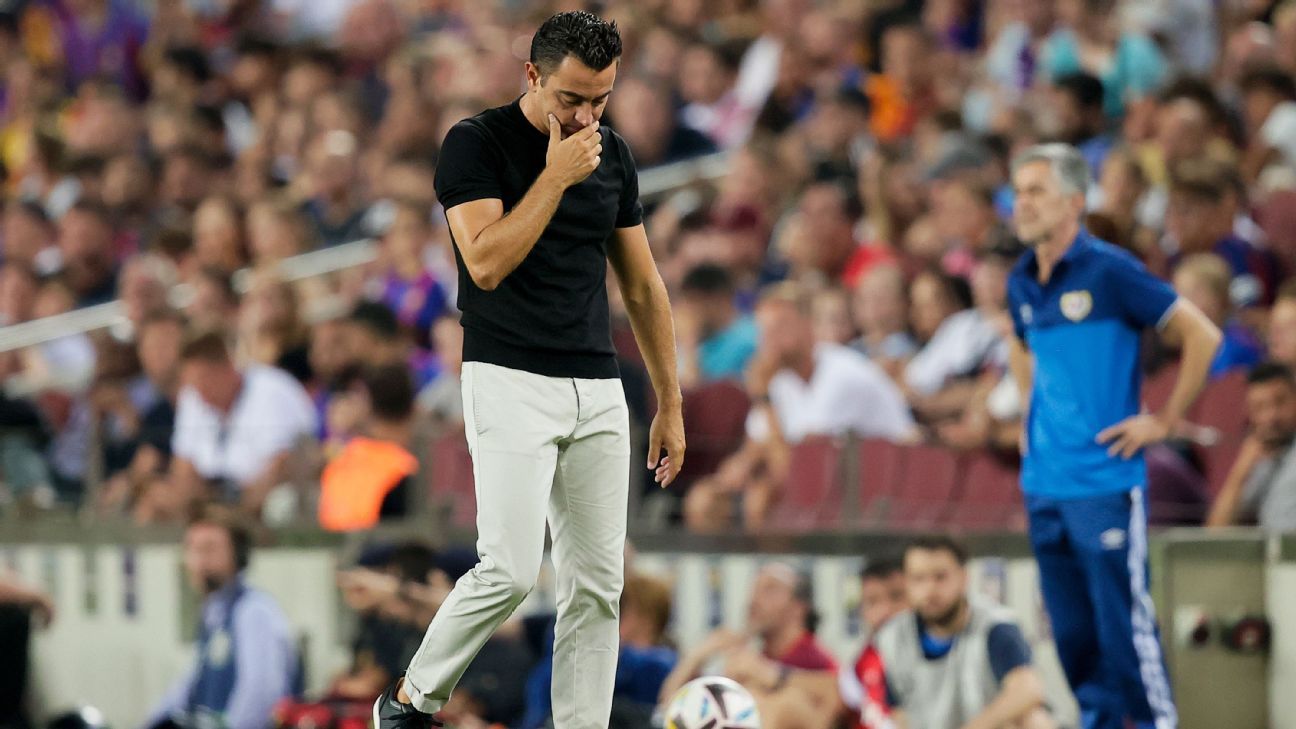 Xavi, a 24 años de su debut con el Barcelona, se mira en el espejo de ...
