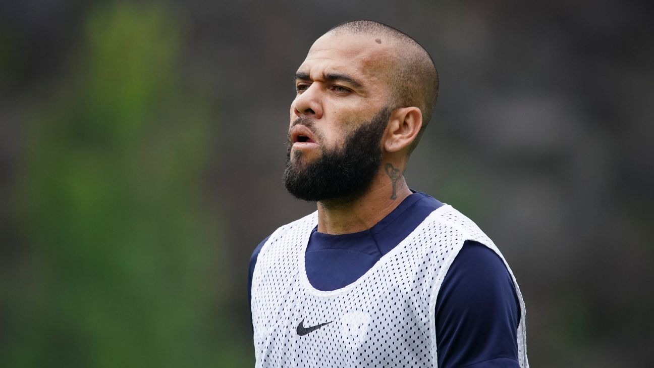 Dani Alves viajará la próxima semana a Barcelona y reportará con Brasil ...