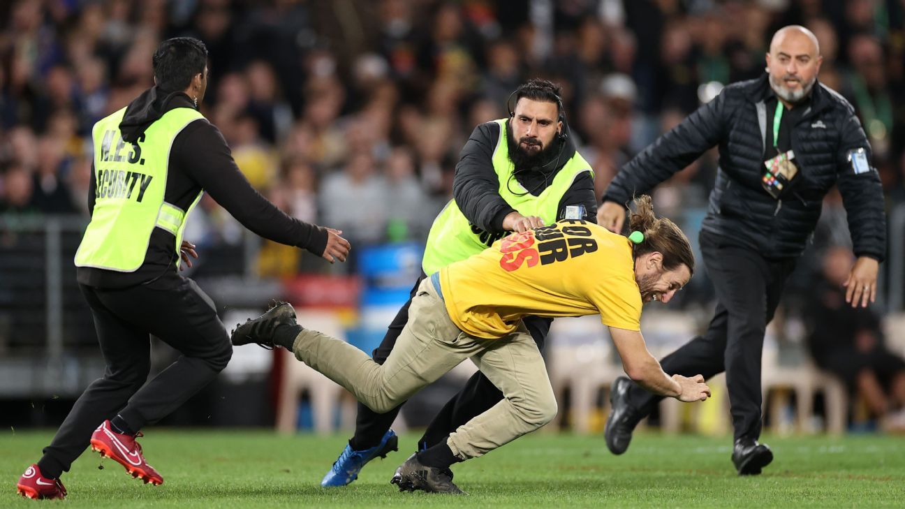 Former Raider the NRL GF pitch invader - ESPN