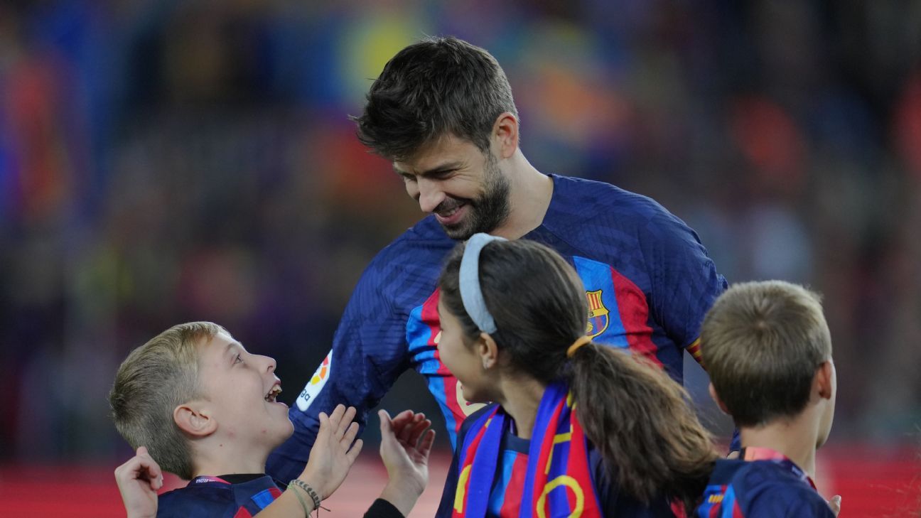 Barcelona neemt groots afscheid van clubicoon Piqué - ESPN