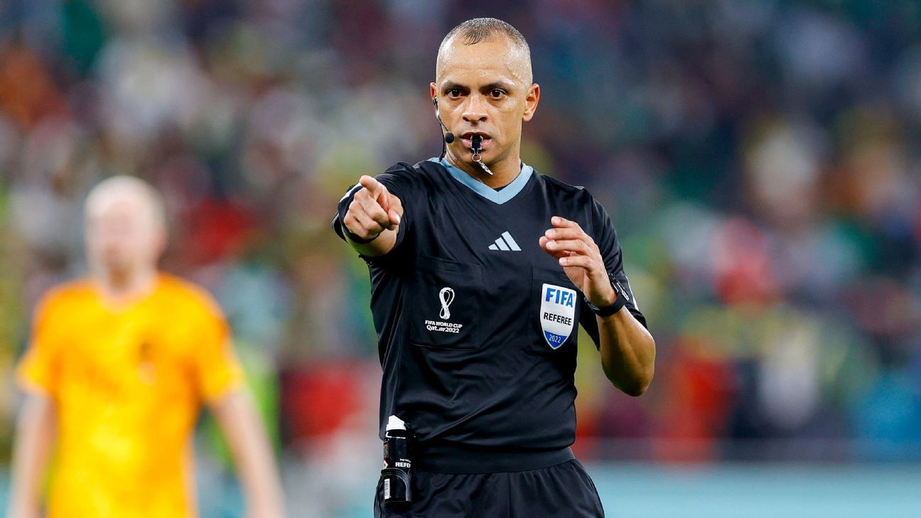 Fifa define trio de arbitragem brasileiro para apitar Holanda x Estados ...