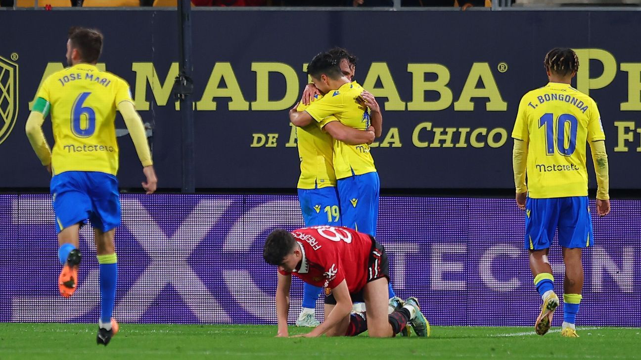 Alarcón selló el triunfo amistoso de Cádiz sobre Manchester United - ESPN