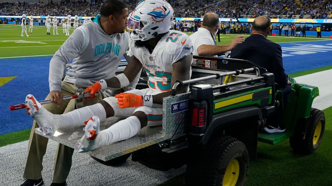 Dolphins RB Wilson (hip) exits in first half of 23-17 loss - ESPN