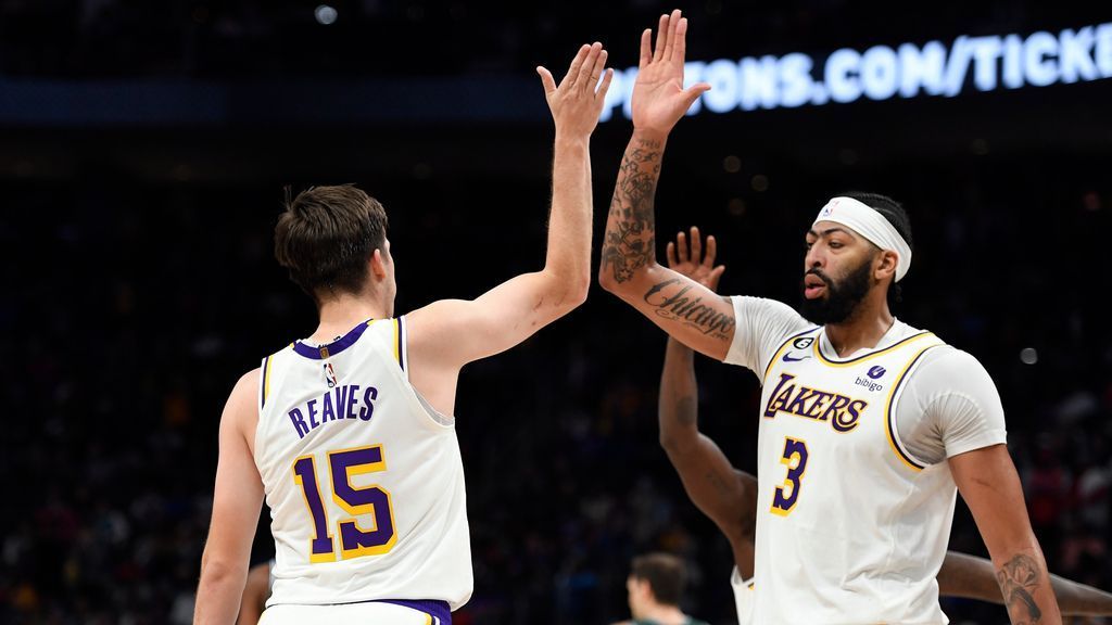 Austin Reaves' clutch 3 salvages Lakers' road trip with win - ESPN