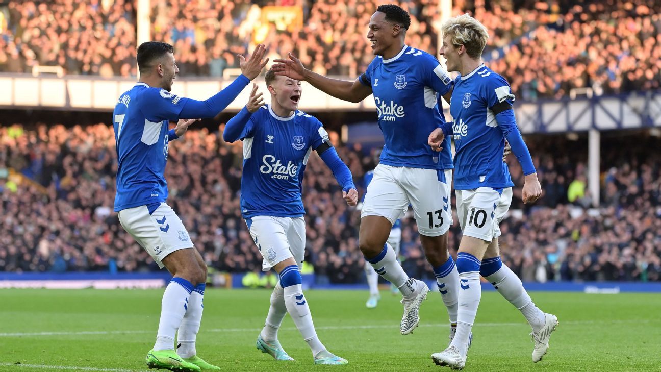 Yerry Mina marcó un gol que no alcanzó para el Everton en el Boxing Day ...