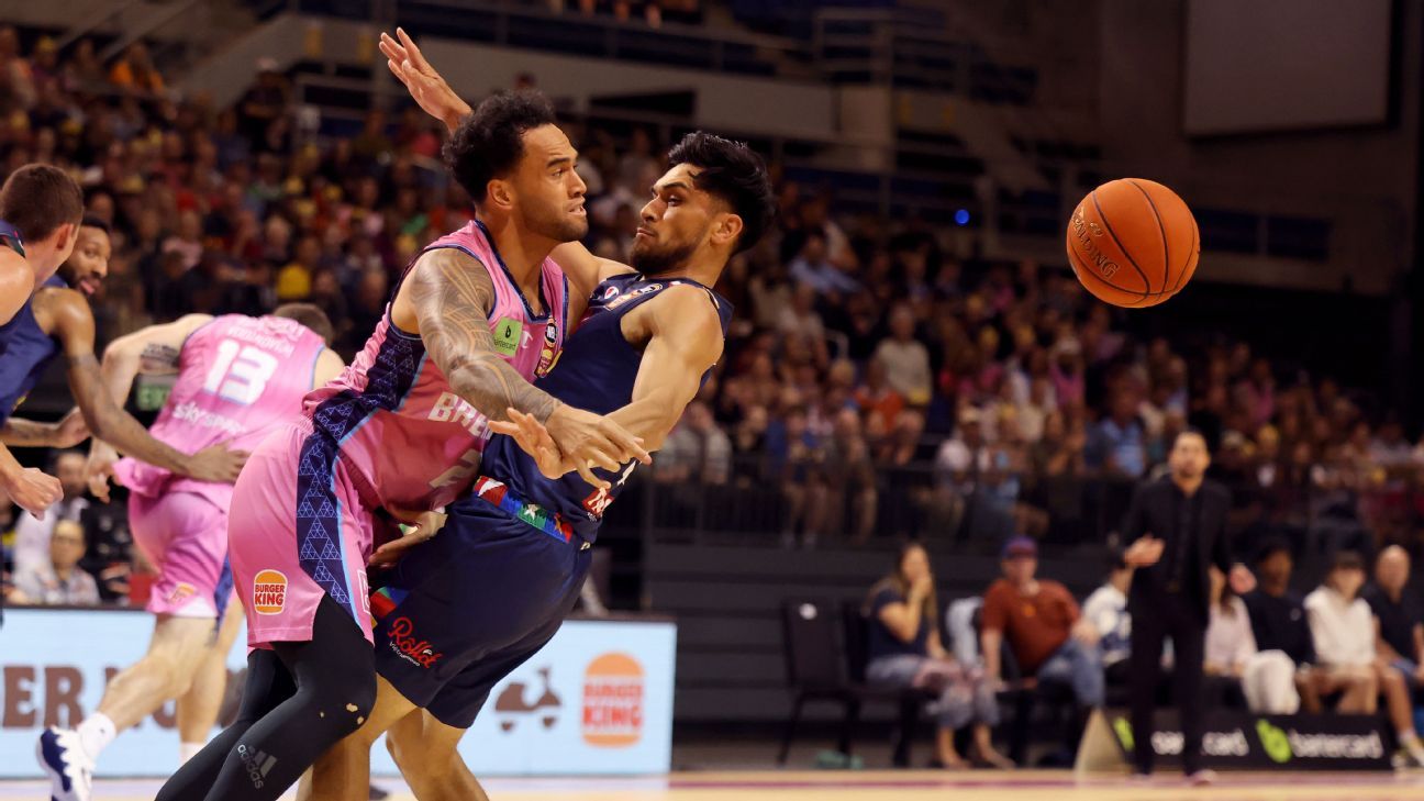 NBL Rd 15 Bench vets lead as Melbourne United beat New Zealand Breakers ...