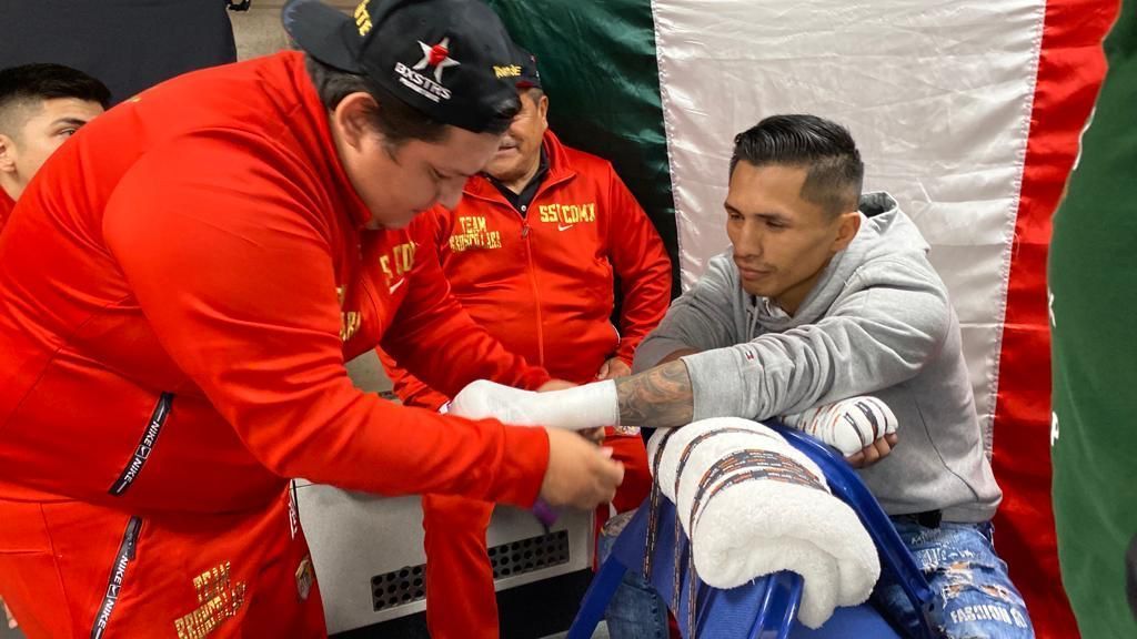 'Bronco' Lara se consagró como campeón Pluma AMB - ESPN