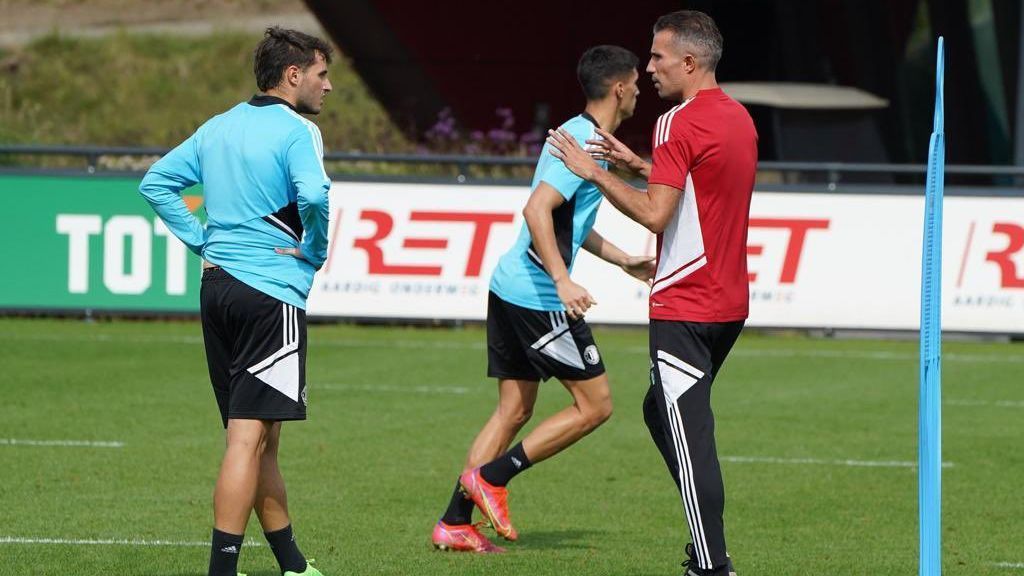 Santi Giménez reveló los consejos que Van Persie le ha dado - ESPN