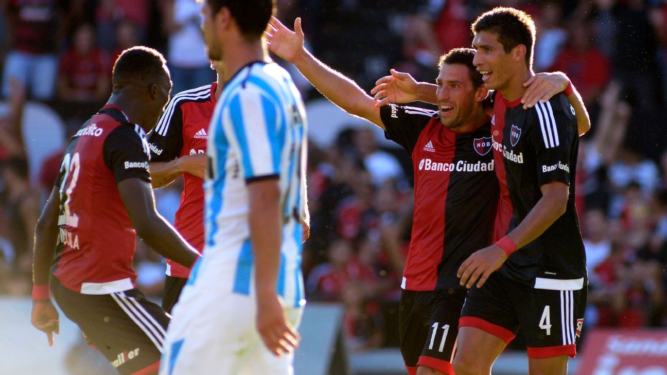 Luis Advíncula ya jugó de volante por derecha frente a Racing - ESPN